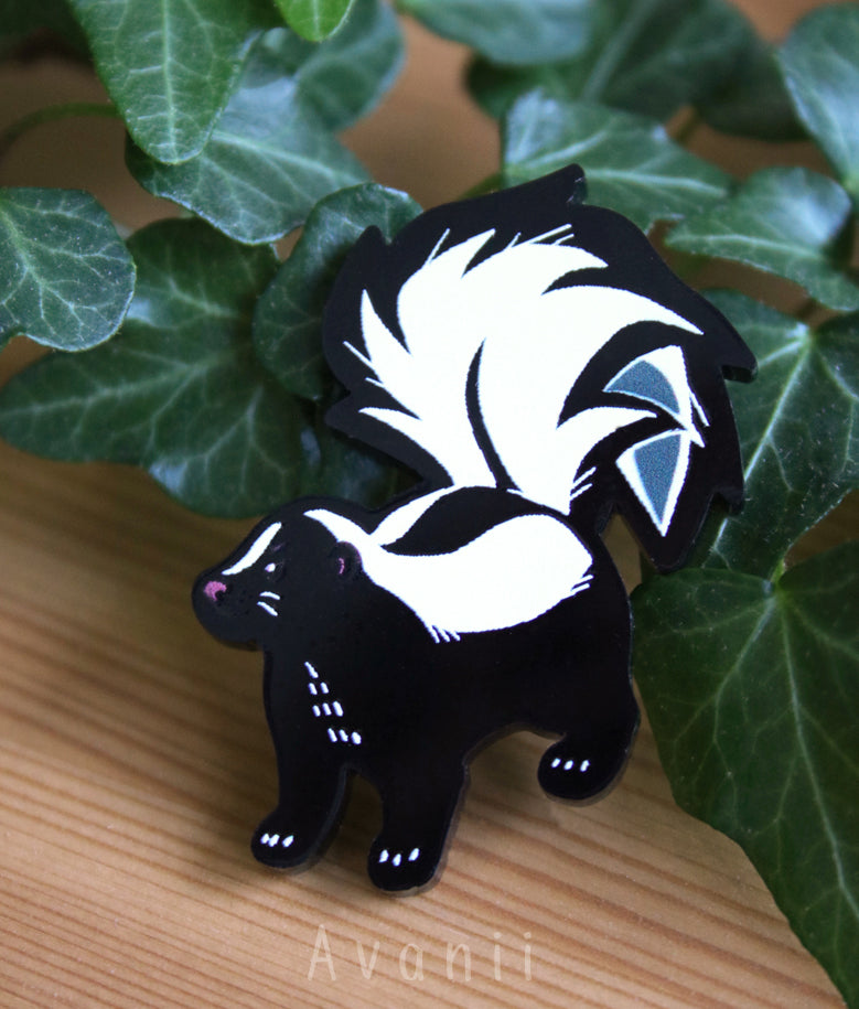 Little Companion: Skunk - acrylic pin – Avanii Creations